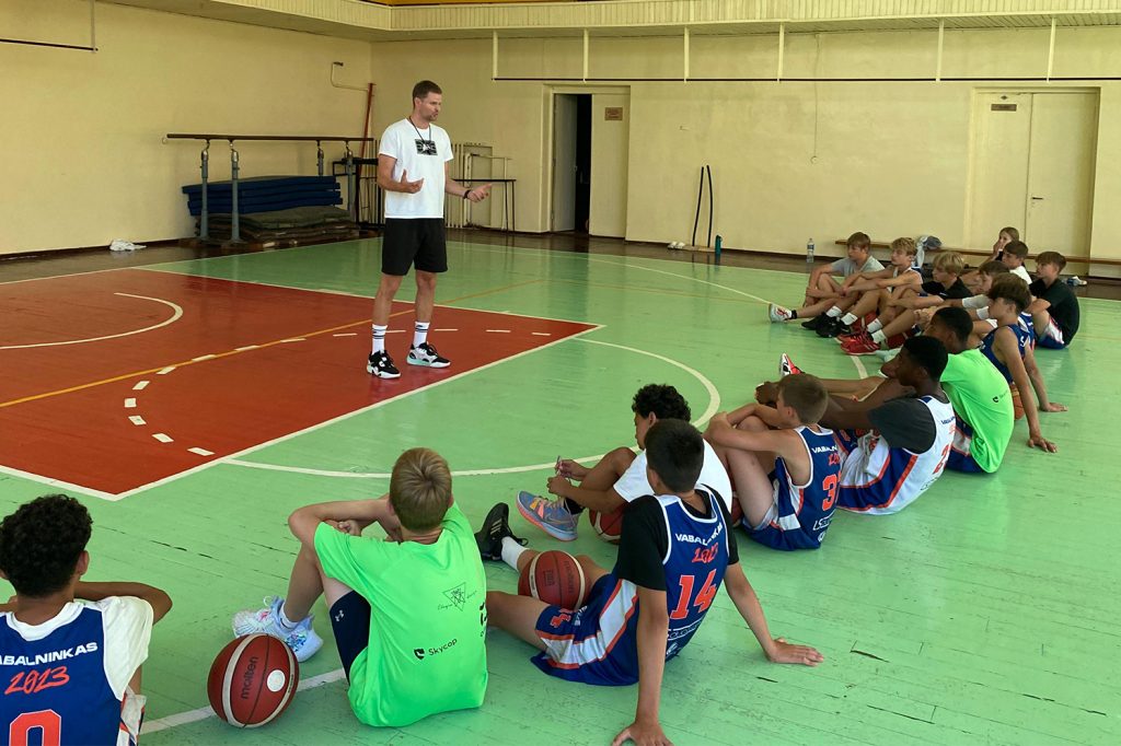 Vabalninkas - London Stars Basketball
